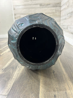 Tall Metal Vase Black – Post Furnishings
